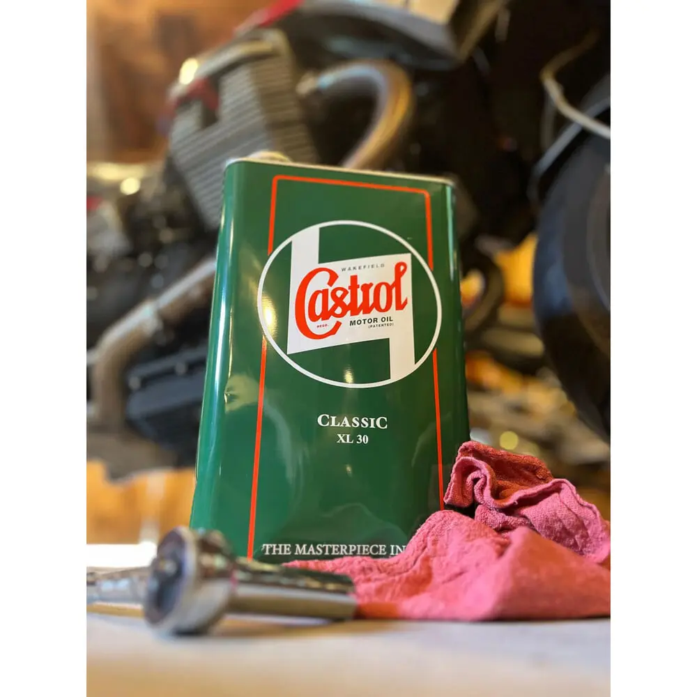 Castrol Classic XL 30 Engine Oil, 1 Liter, for Land Rover Series - STR1924L